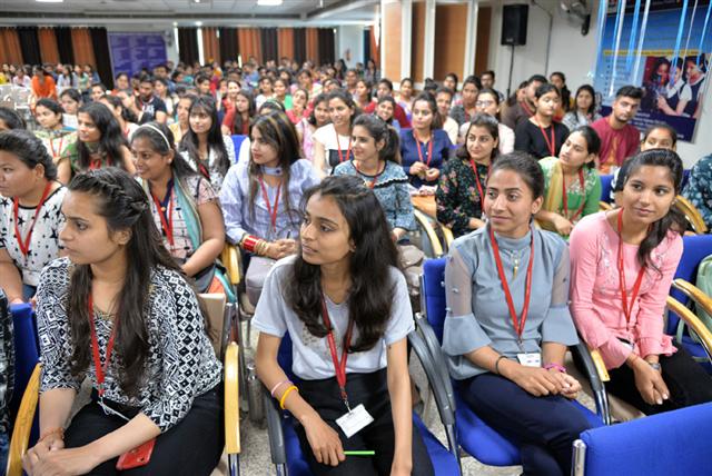 DAV University organizes a lecture on spintronics