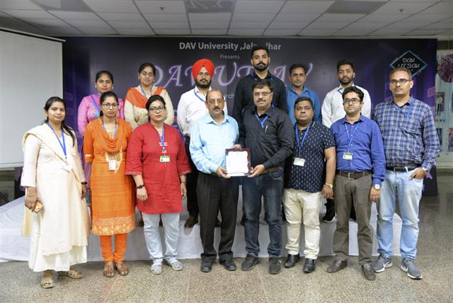 DAV University organizes a lecture on spintronics
