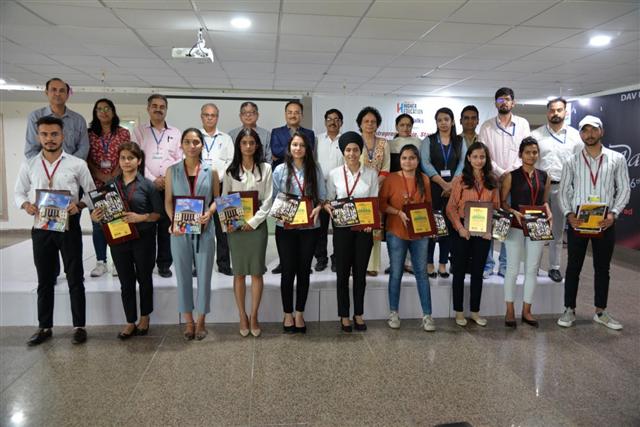 Young Achiever Awards for Excellence to DAV University students