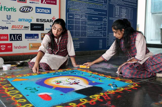 Police DAV wins overall trophy at DAV University’s Youth Flair