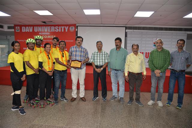 DAV University students interact with Incredible India Skating ...