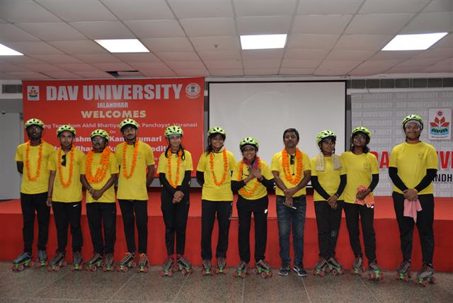 DAV University students interact with Incredible India Skating ...